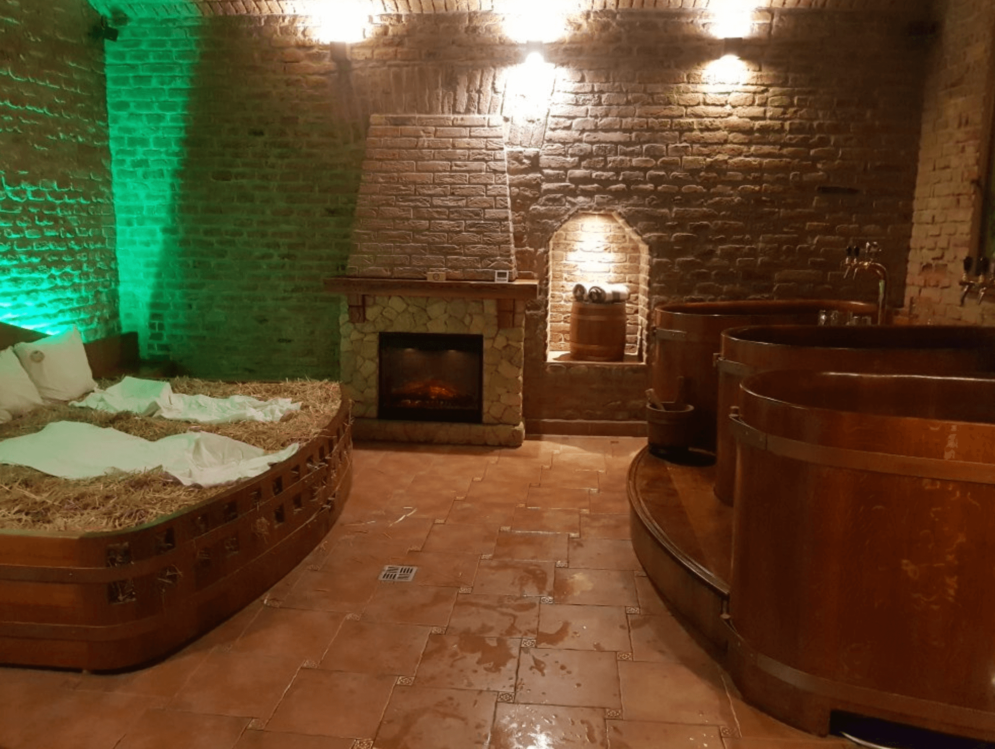 Als bier drinken niet meer genoeg is, neem je een bierbad in de bierspa ...